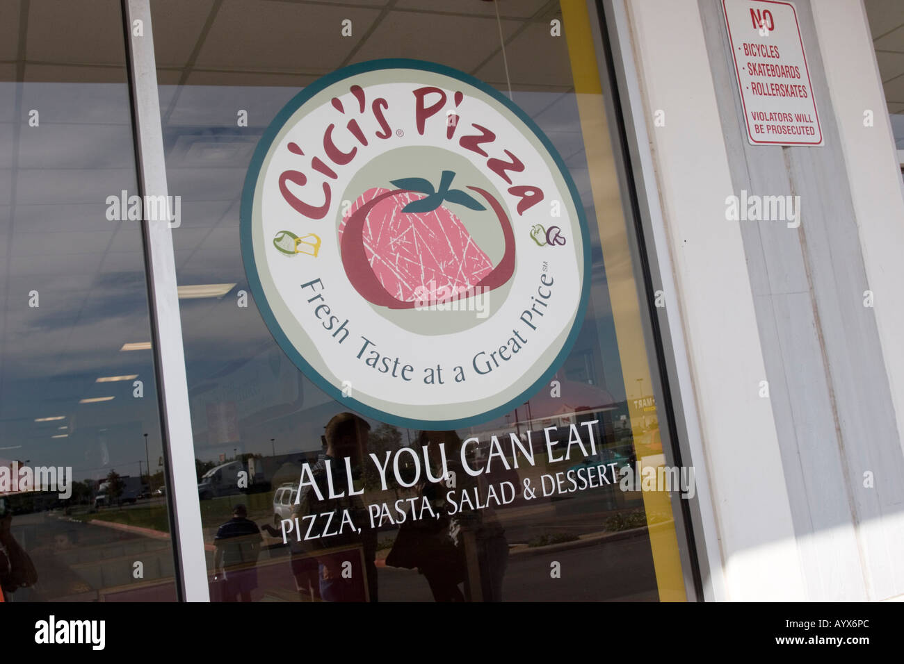 Cicis pizza all you can eat pizza hi-res stock photography and images ...