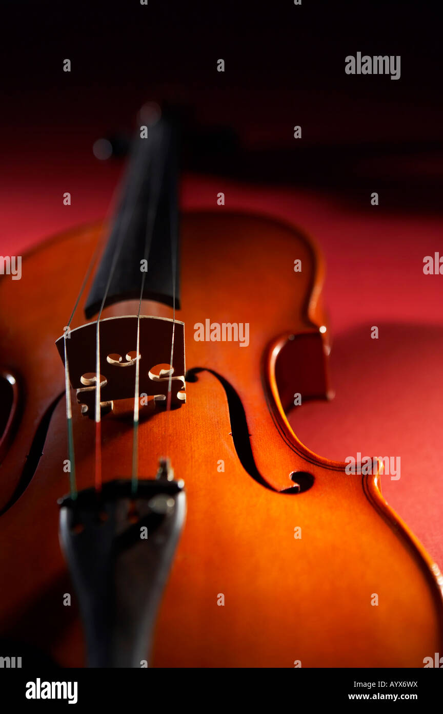 violin with red background Stock Photo - Alamy