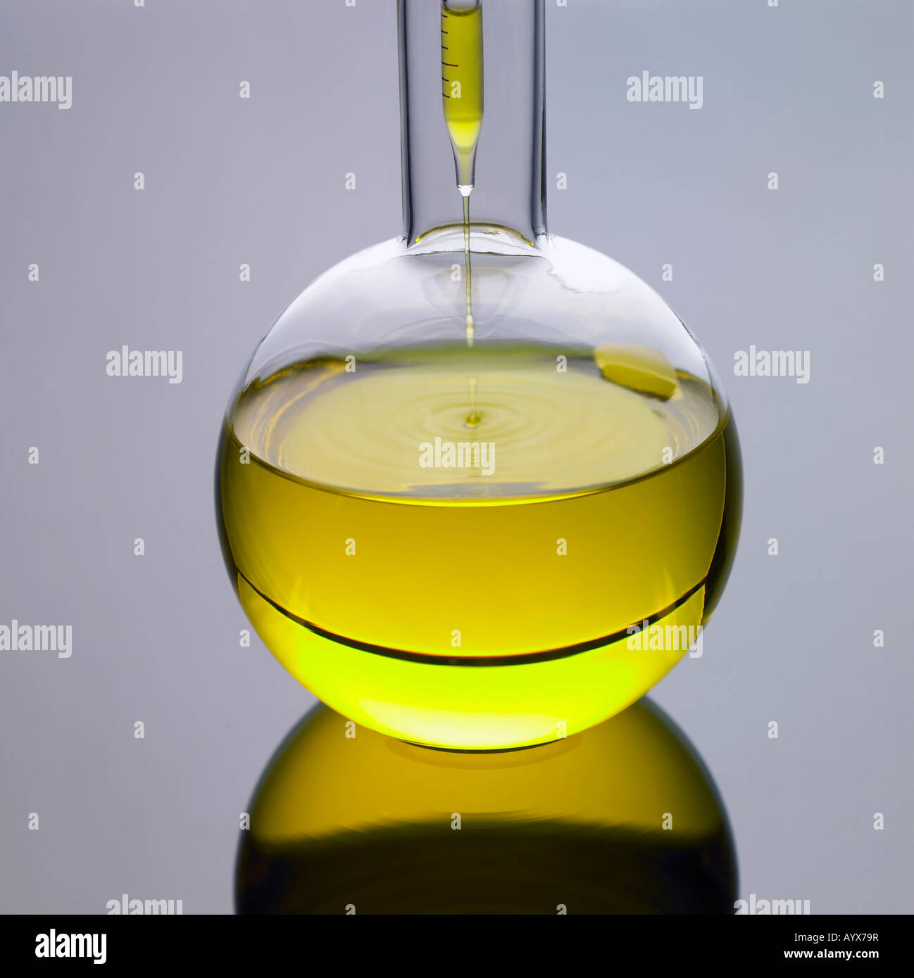 mess flask with yellow fluid and pipet Stock Photo - Alamy