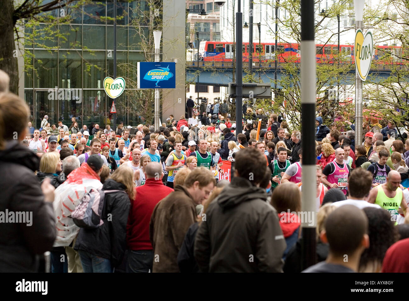 Marathon supporters hi-res stock photography and images - Alamy
