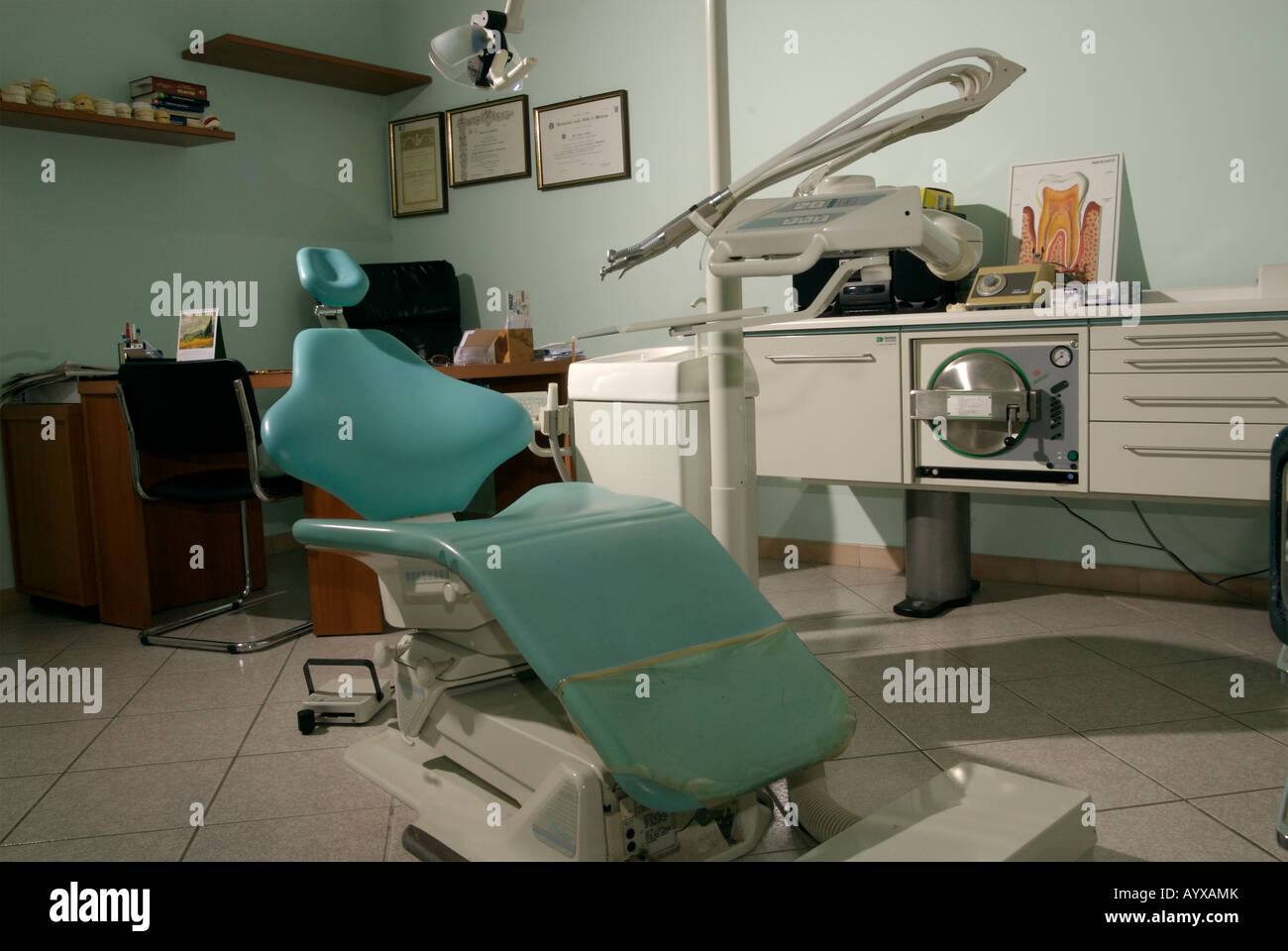 Patient reclining chair hi-res stock photography and images - Alamy