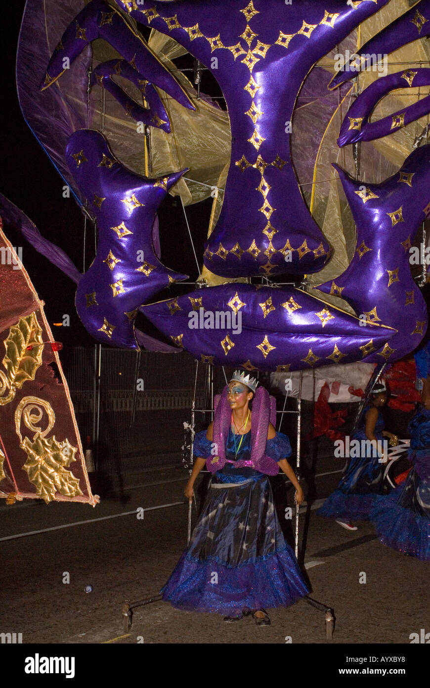 Performer at the London Thames Festival Stock Photo - Alamy