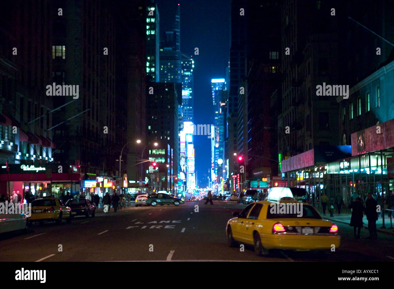 Looking towards times square hi-res stock photography and images - Alamy