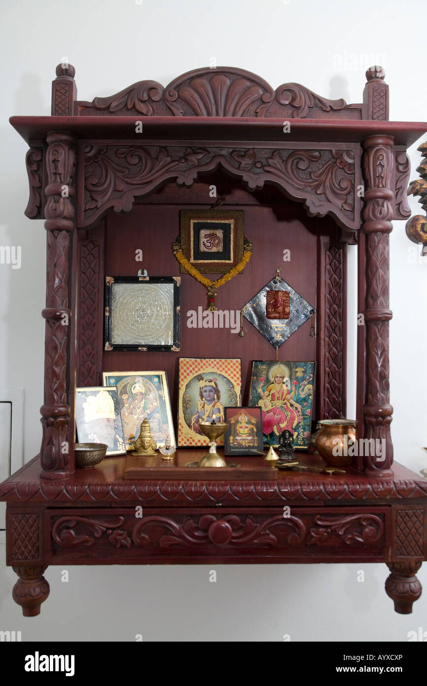 Altar idols hi-res stock photography and images - Alamy