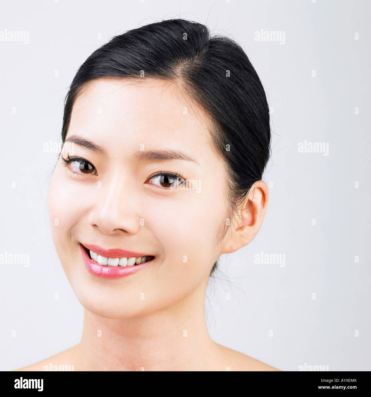 a woman's face smiling Stock Photo - Alamy