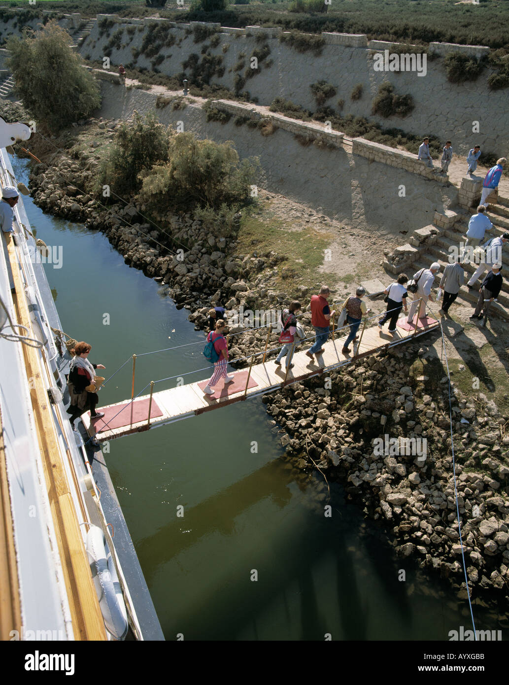 Egypt, Nile cruise, tourists going ashore, putting ashore Stock Photo ...