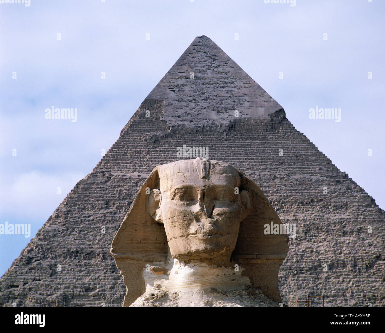 Sphinx und Chephren-Pyramide in Giseh, Mittelaegypten Stock Photo - Alamy