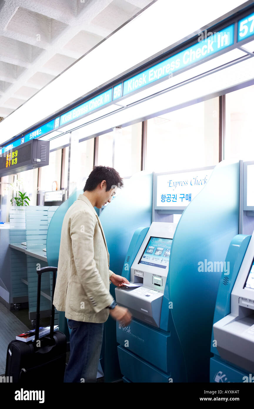 Airline ticket machine hi-res stock photography and images - Alamy