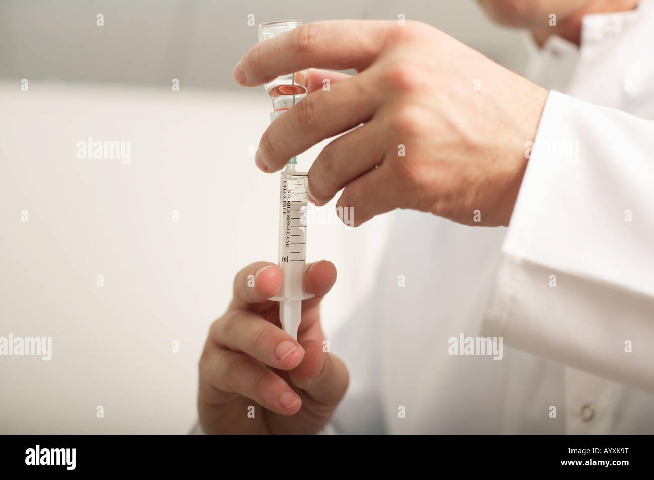 Doctor preparing an injection Stock Photo - Alamy