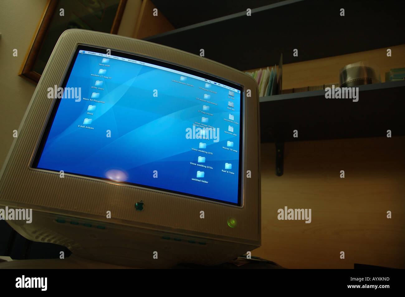 Old mac screen hi-res stock photography and images - Alamy