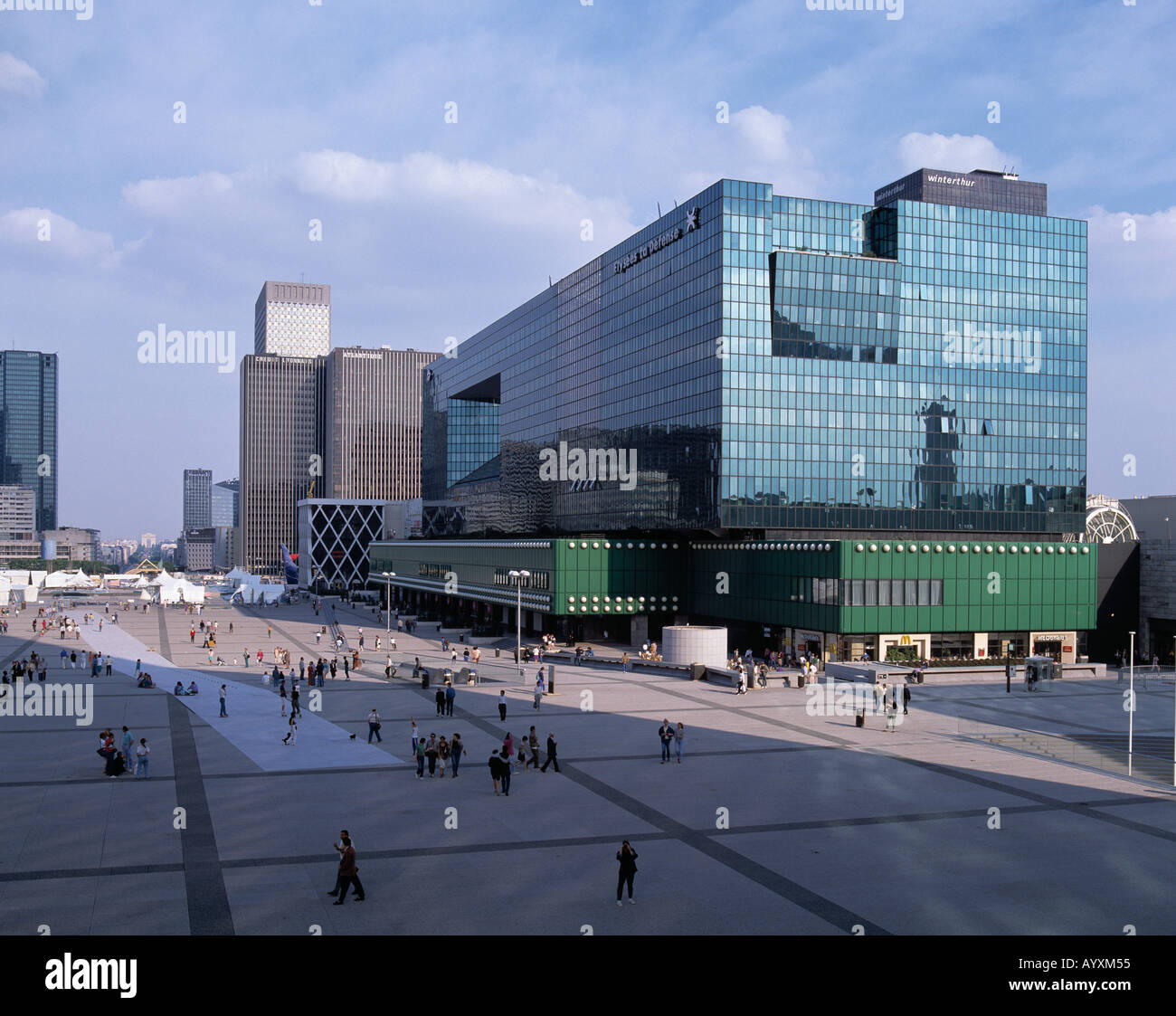 moderne Gebaeude am Place de la Defense in Paris Stock Photo - Alamy
