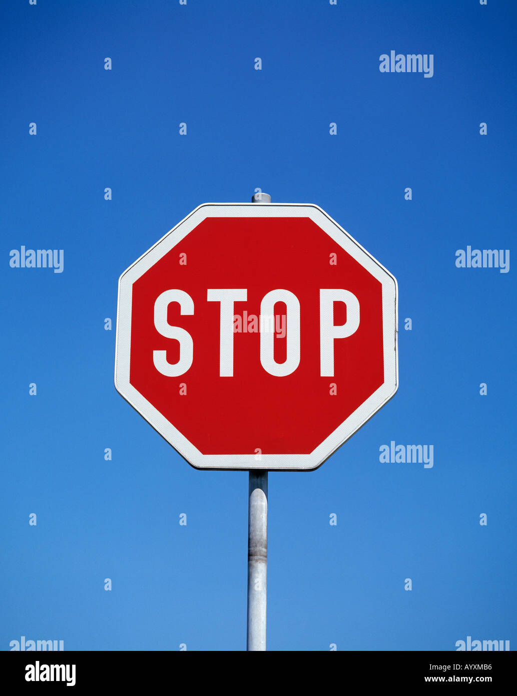 Auto schild symbole hi-res stock photography and images - Alamy