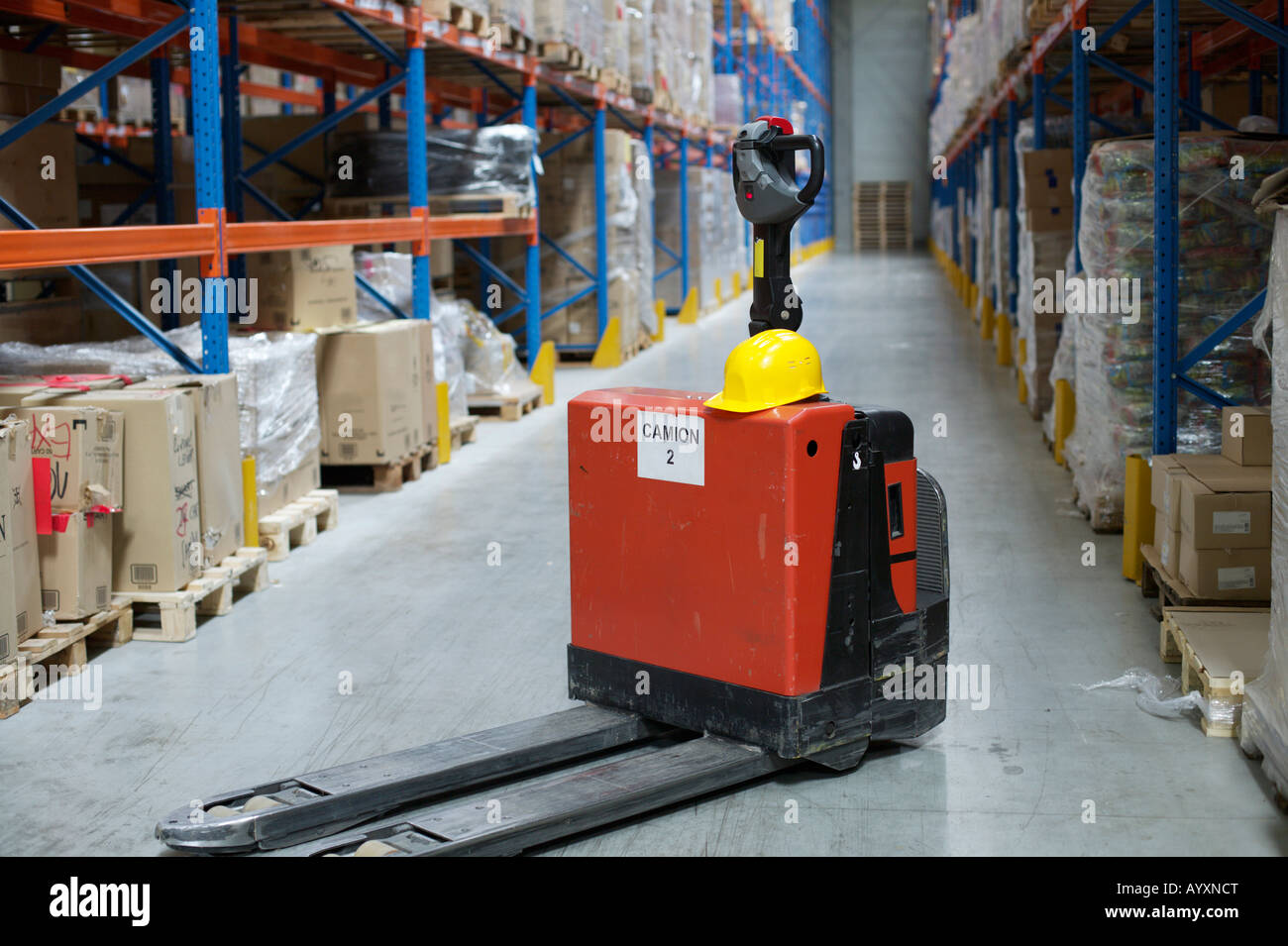 Lifting carriage hi-res stock photography and images - Alamy