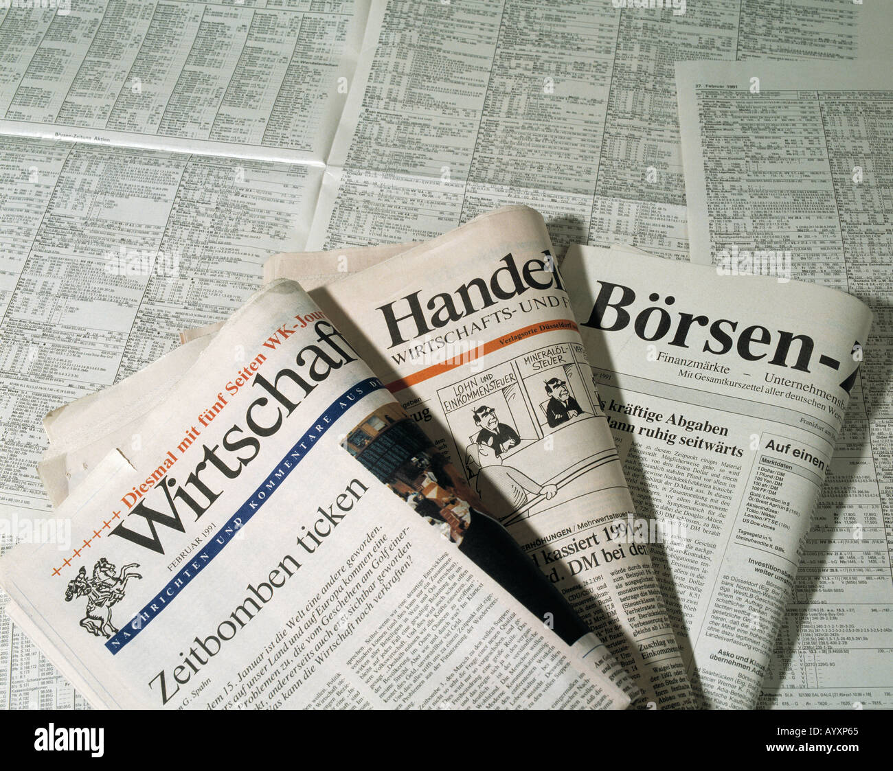 Newspapers and magazin hi-res stock photography and images - Alamy
