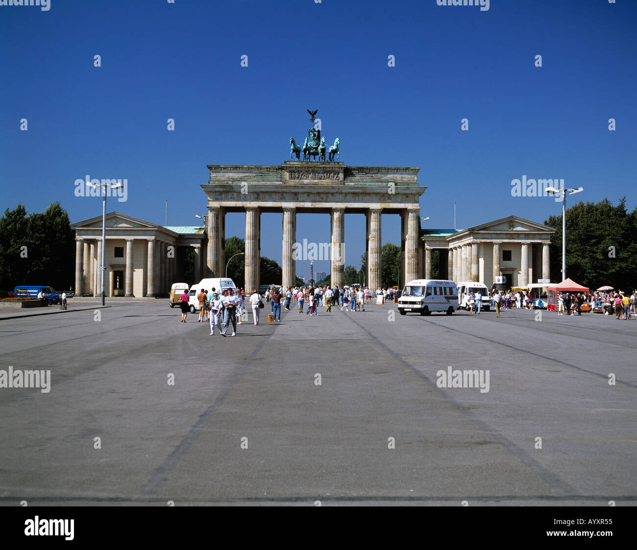 Pariser Platz mit Brandenburger Tor, Berlin Stock Photo - Alamy