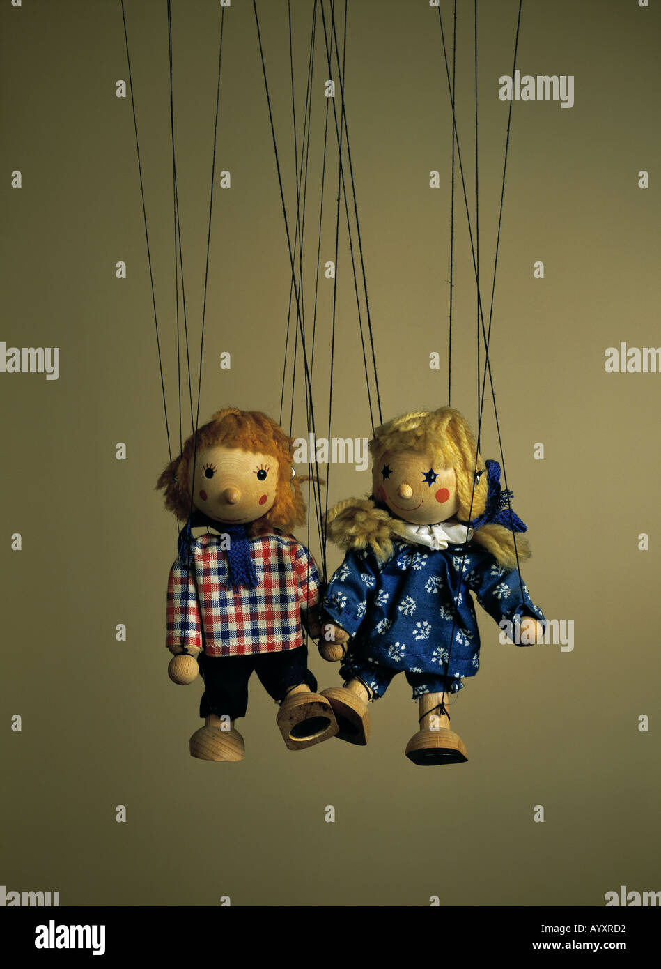 Marionettes puppets man and women hi-res stock photography and images ...