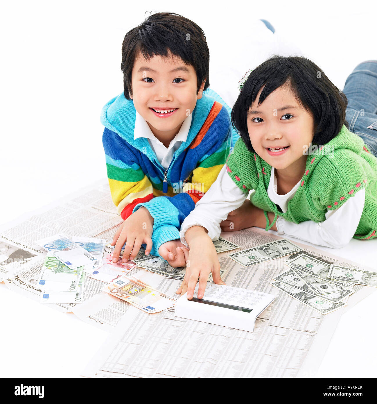 children counting money Stock Photo - Alamy