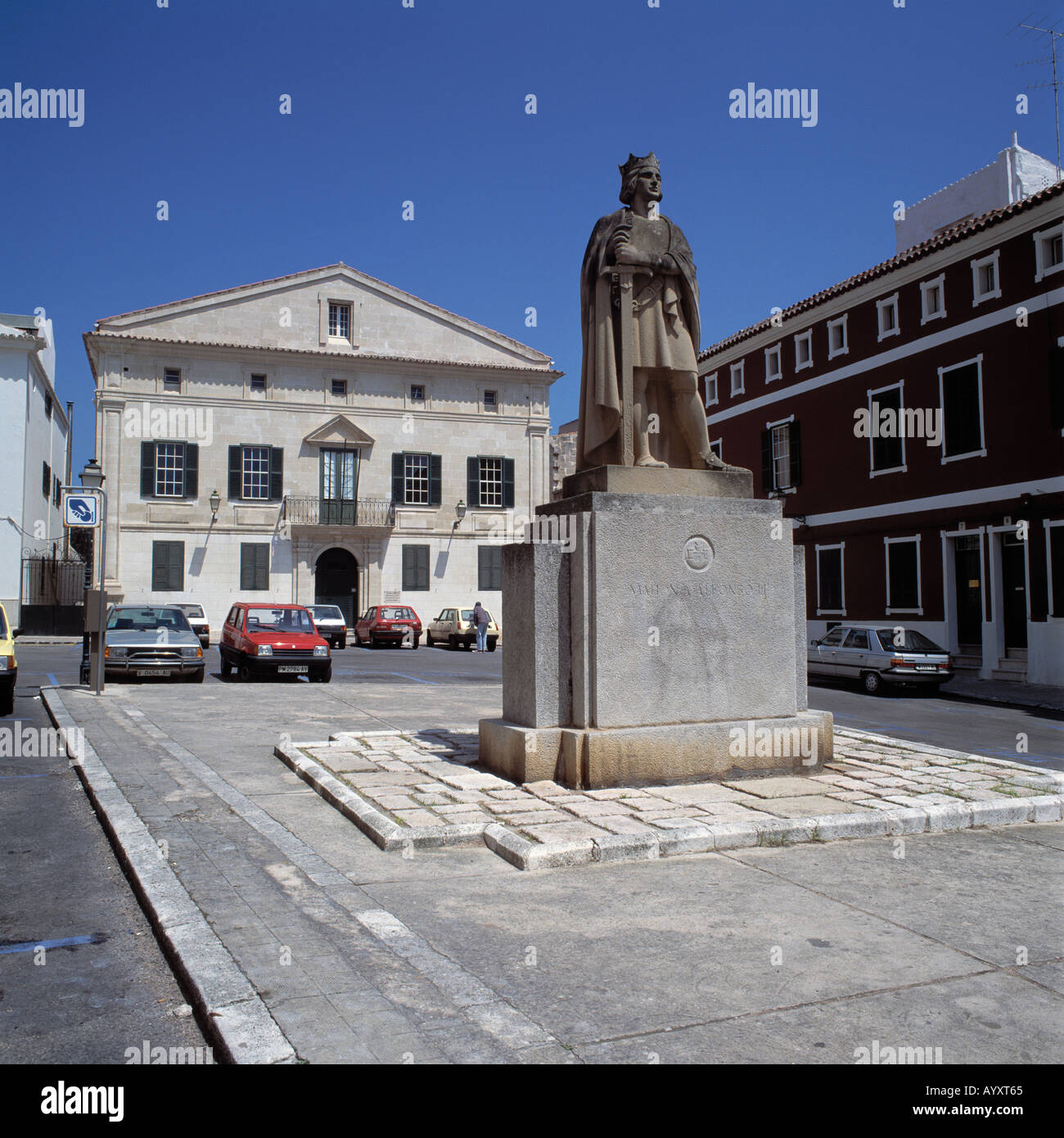 Statue, Skulptur, Denkmal Alfonso III, Bibliothek, Kultusministerium ...