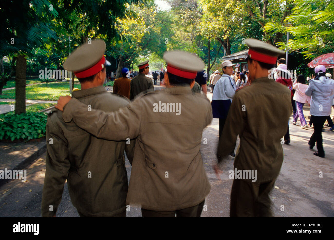 Soldiers having hi-res stock photography and images - Alamy