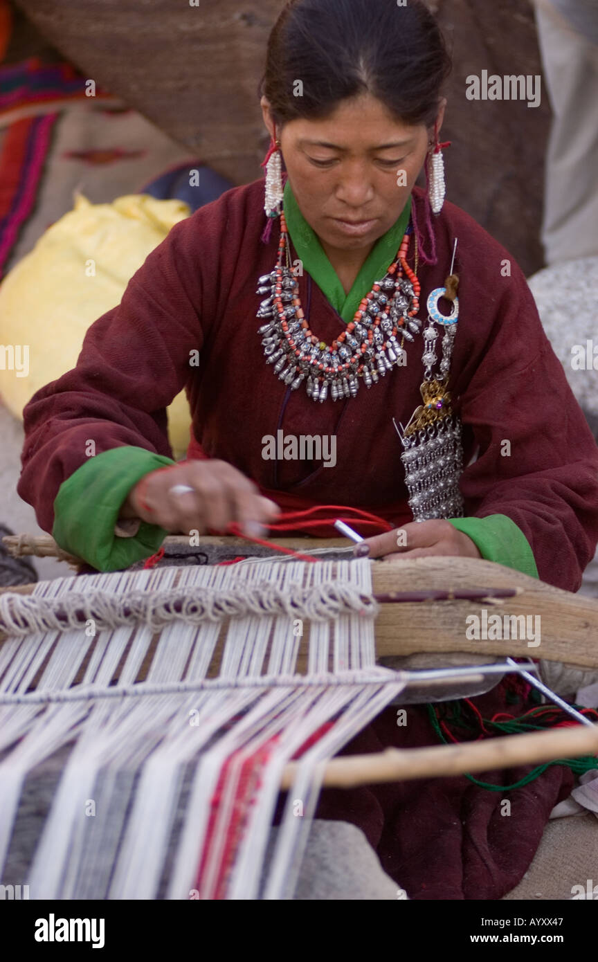 Traditional dress ladakhi woman weaving carpet Woman Alliance of Ladakh ...