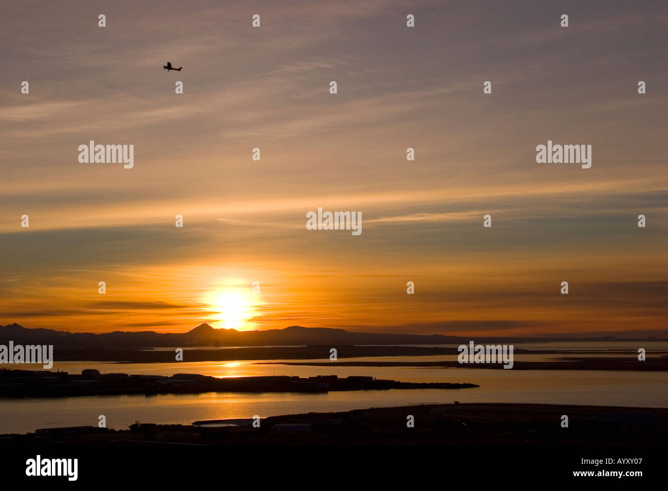 Iceland sunset aeroplane hi-res stock photography and images - Alamy