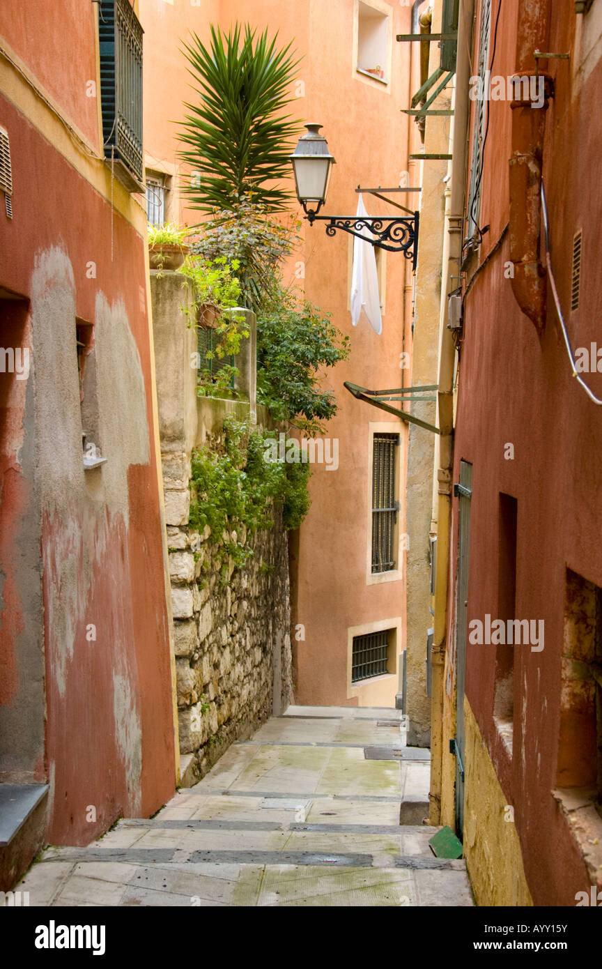 narrow alleyway of Old Town of Nice Stock Photo - Alamy
