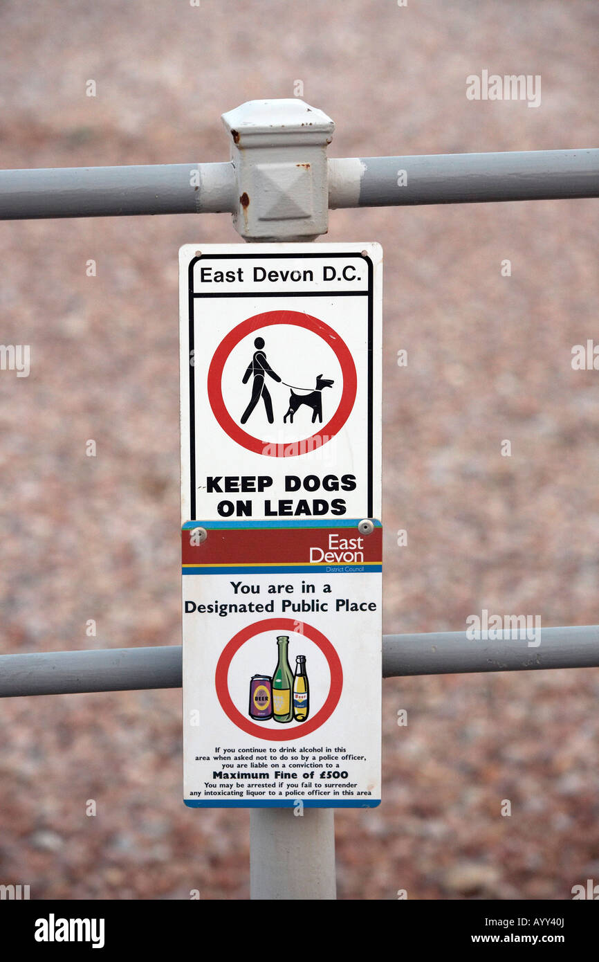 "keep dogs on lead", street sign Stock Photo - Alamy