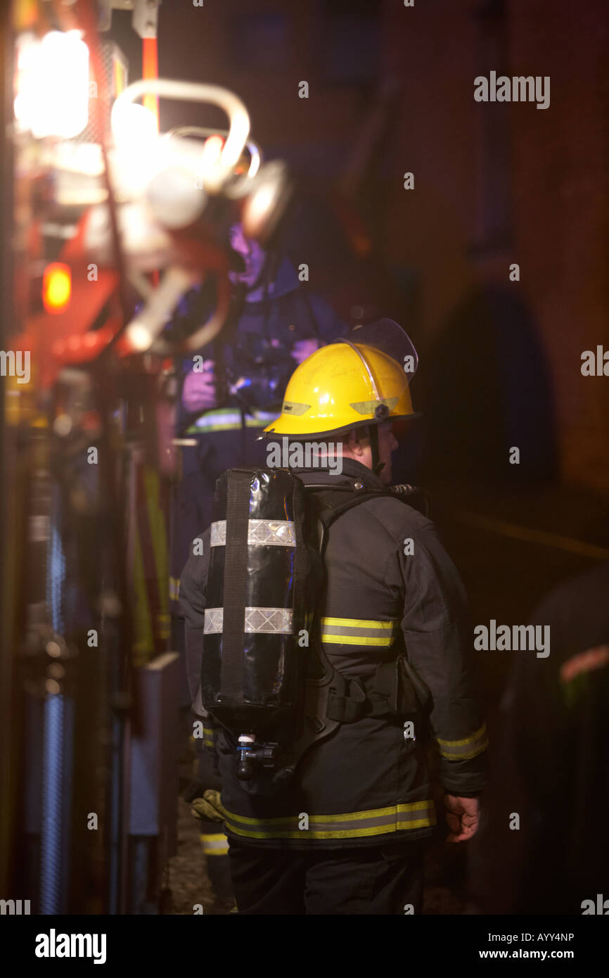 Man with breathing apparatus hi-res stock photography and images - Alamy