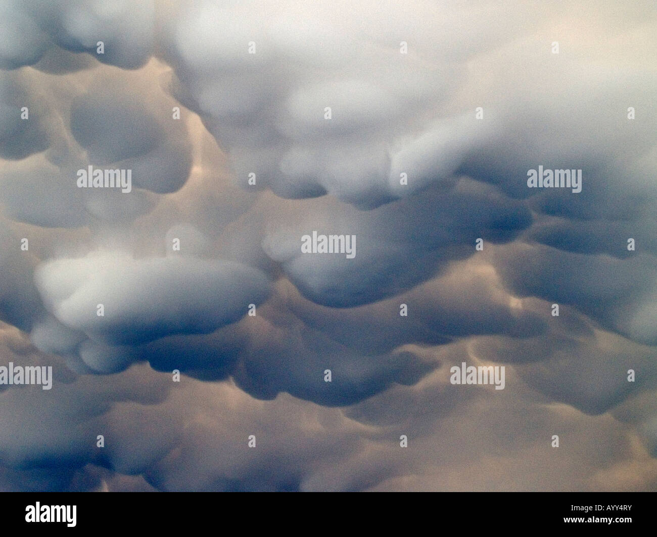 Mammatus effect of cumulonimbus clouds Stock Photo - Alamy