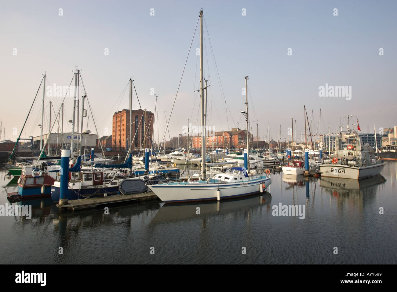 Hull harbour yorkshire hi-res stock photography and images - Alamy