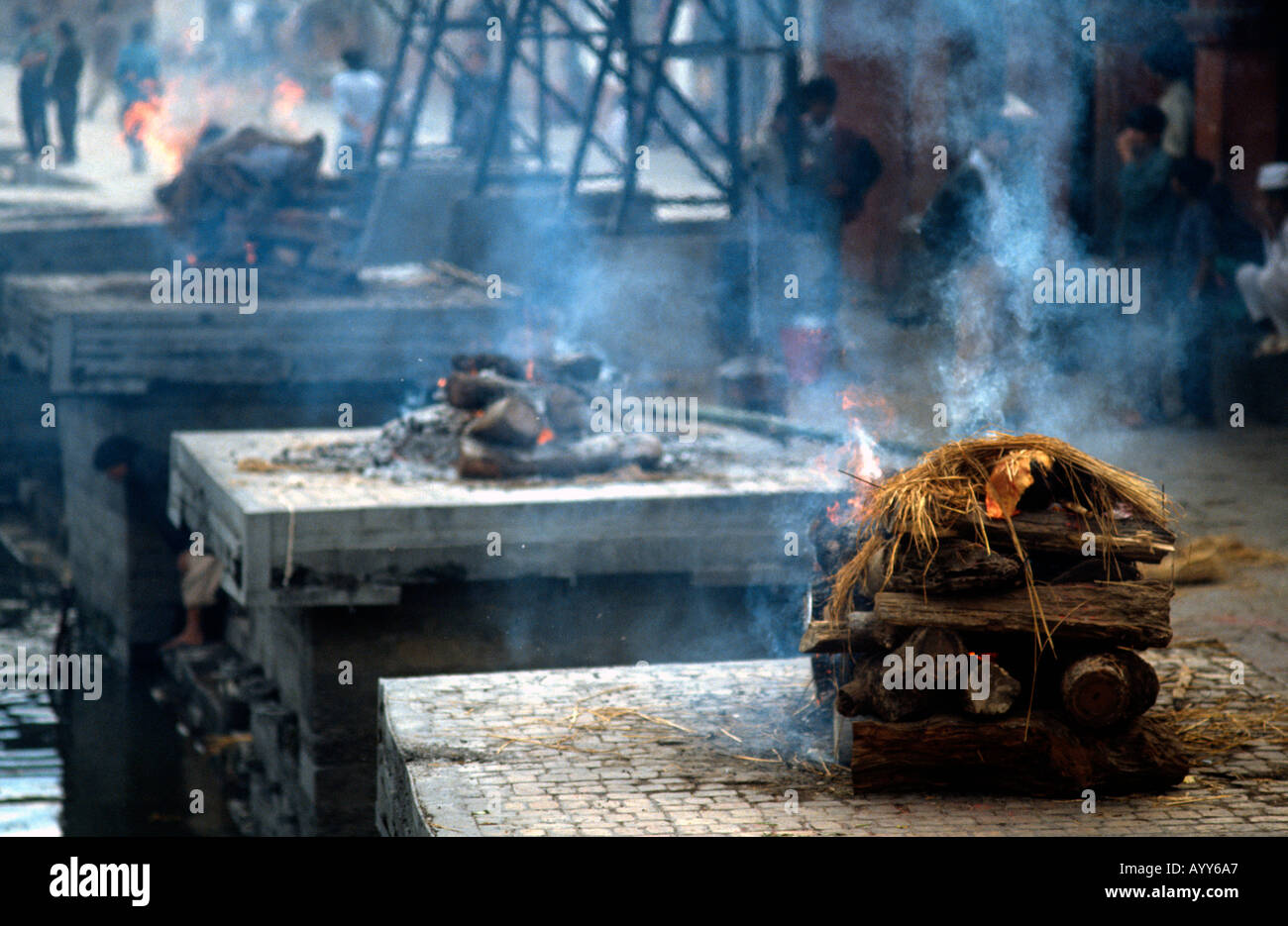 PICTURE CREDIT DOUG BLANE Traditional Hindu burning ghats funeral ...