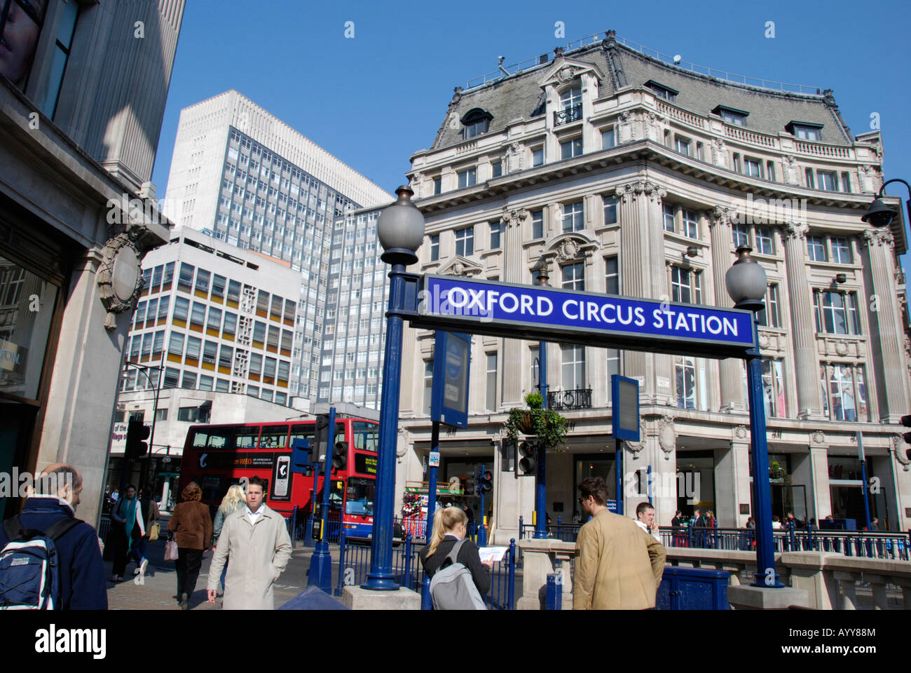 Oxford circus london england hi-res stock photography and images - Alamy
