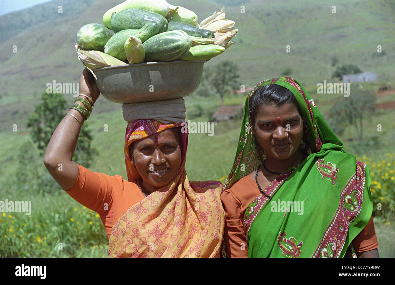 Women standing facing camera hi-res stock photography and images - Alamy