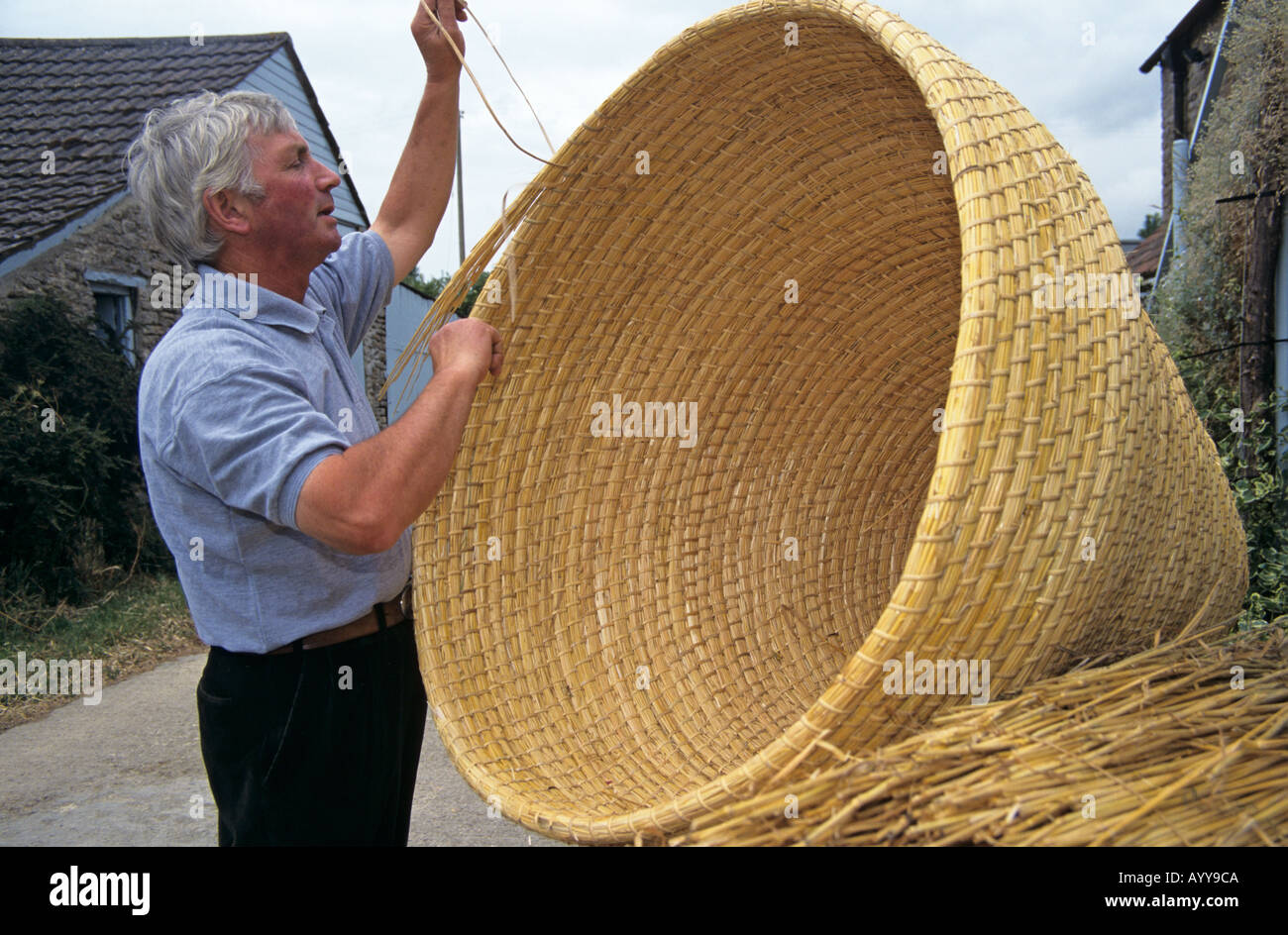 Skep hi-res stock photography and images - Alamy