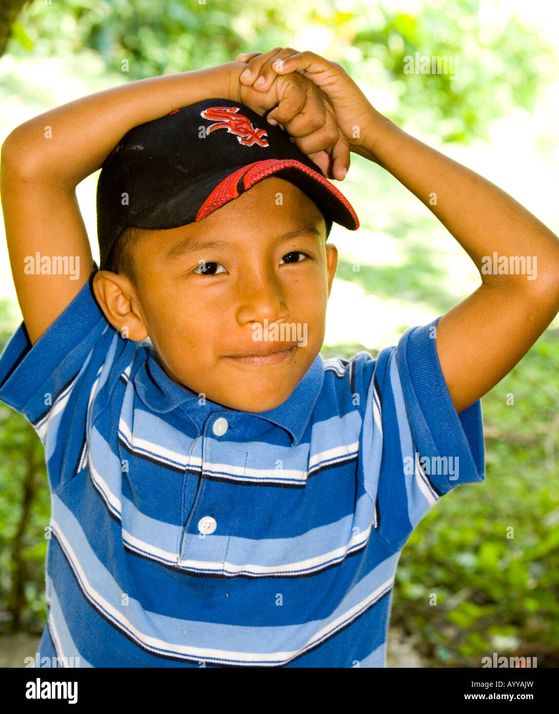 Cuna indians hi-res stock photography and images - Alamy