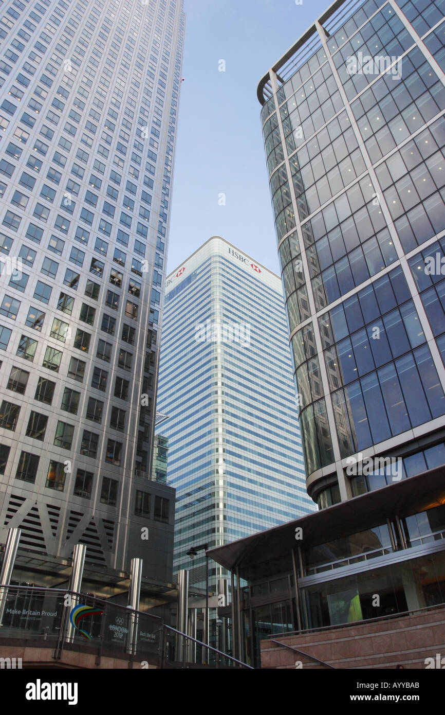 Canary Wharf London modern office buildings HSBC building behind Stock Photo - Alamy