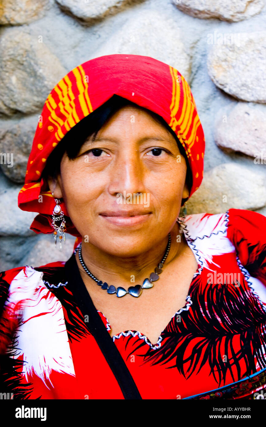 Cuna indians hi-res stock photography and images - Alamy