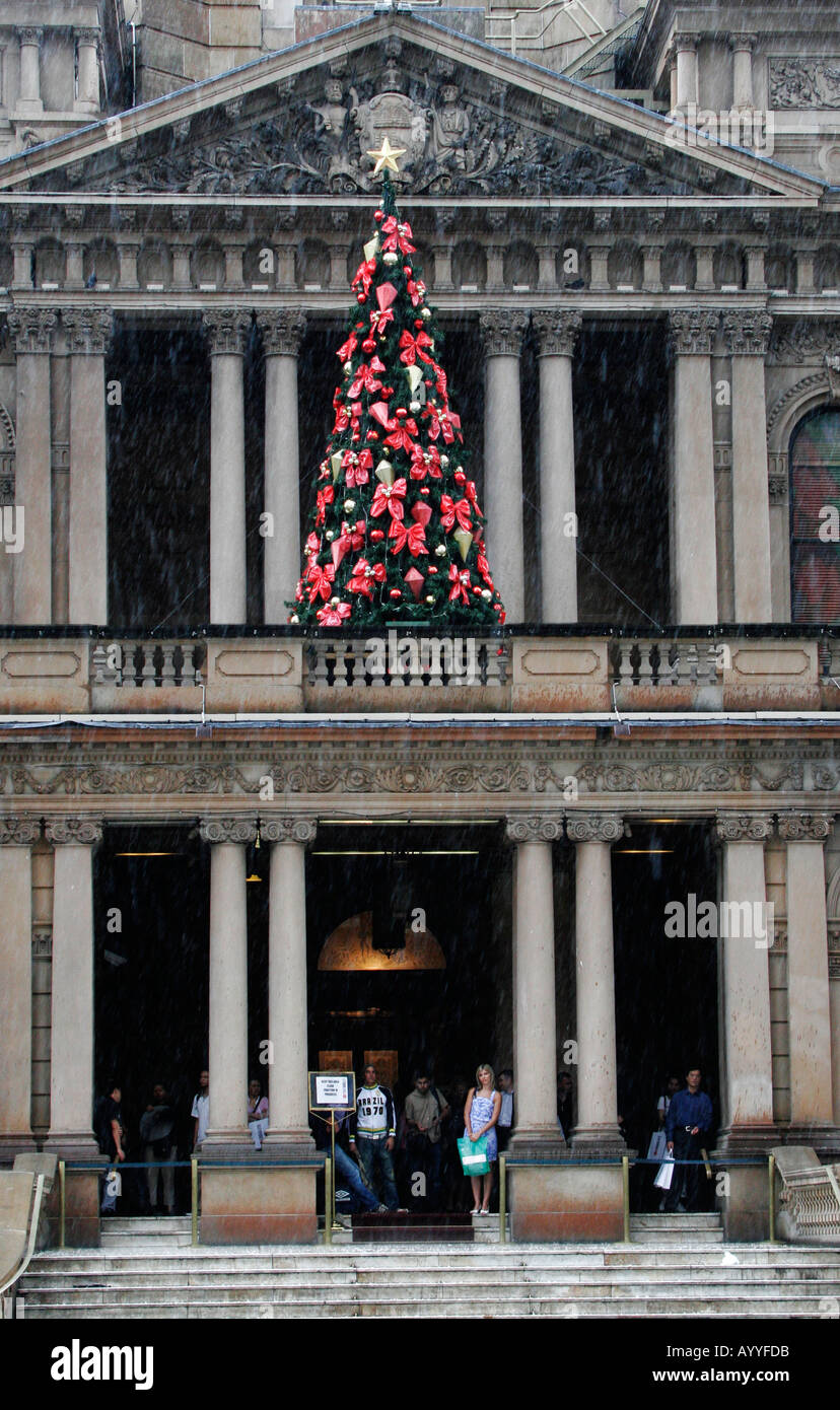 Christmas decoration on the Sydney Town hall Stock Photo - Alamy