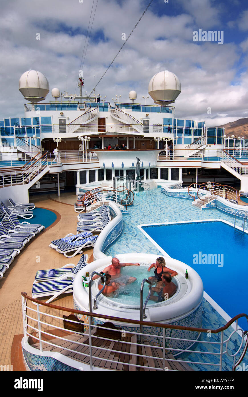 Cruise ship swimming pool hi-res stock photography and images - Alamy