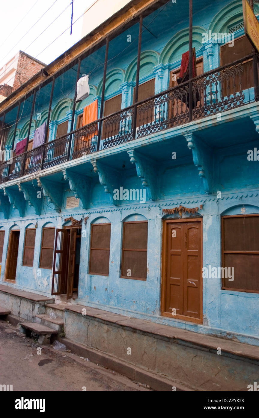 Blue Hindu pilgrim house with balcony and shutter windows Varanasi ...