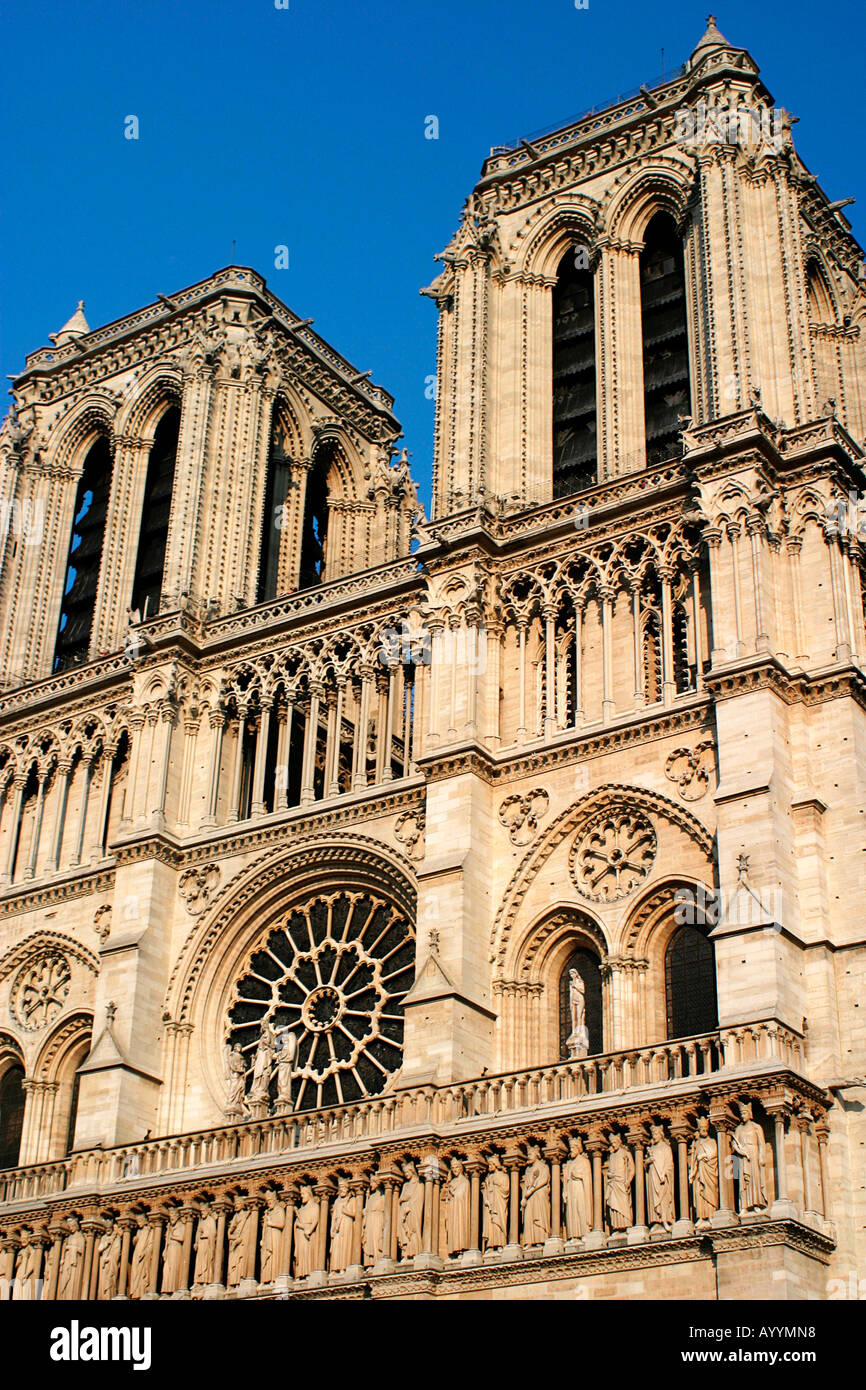 Large round stained glass hi-res stock photography and images - Alamy