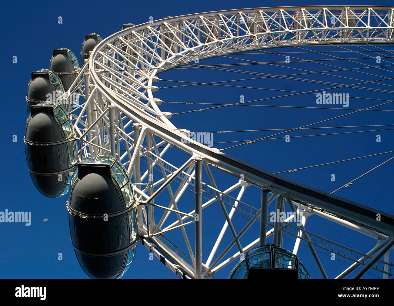 London blue sky observation wheel pod pods hi-res stock photography and ...