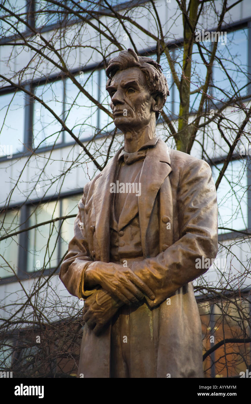 Manchester lincoln memorial statue hi-res stock photography and images ...