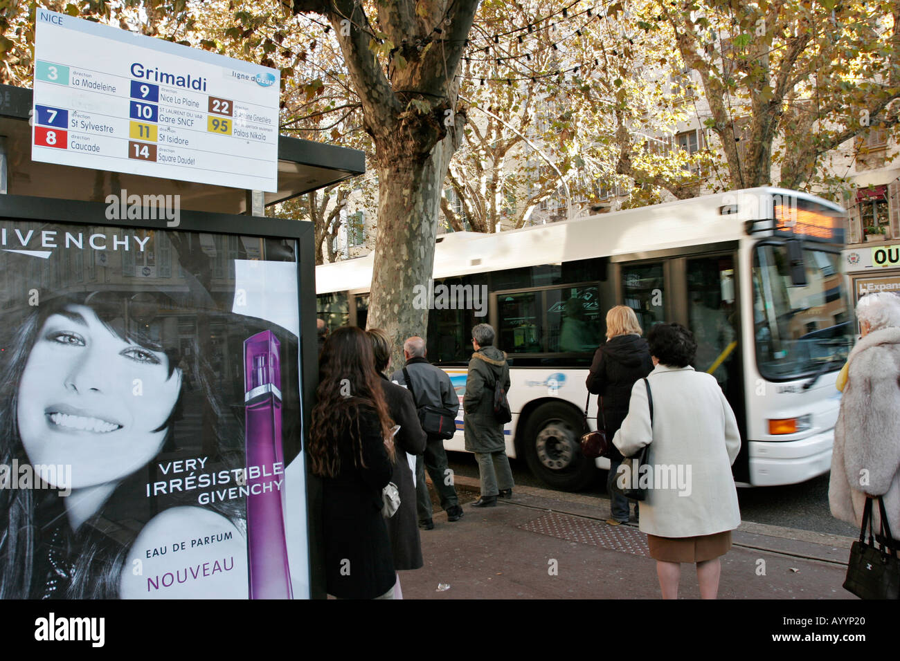 Bus stop advertisment hi-res stock photography and images - Alamy