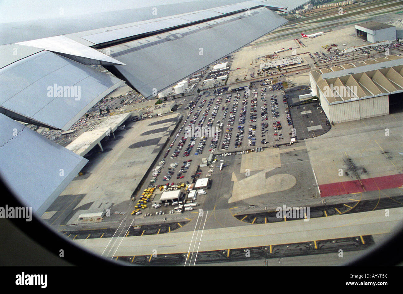 Plane over los angeles california hi-res stock photography and images ...