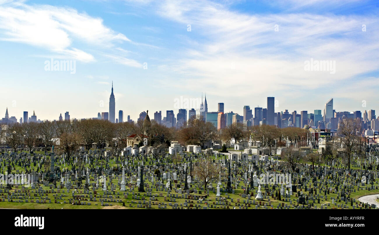 New york city cemetery hi-res stock photography and images - Alamy