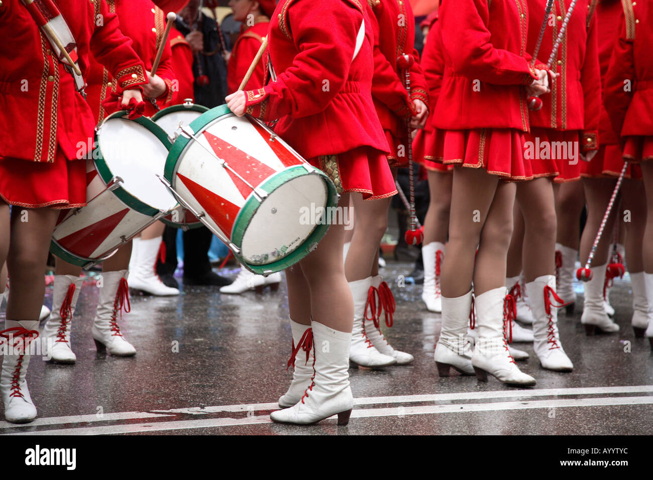 Female legs in a mini skirt hi-res stock photography and images - Alamy