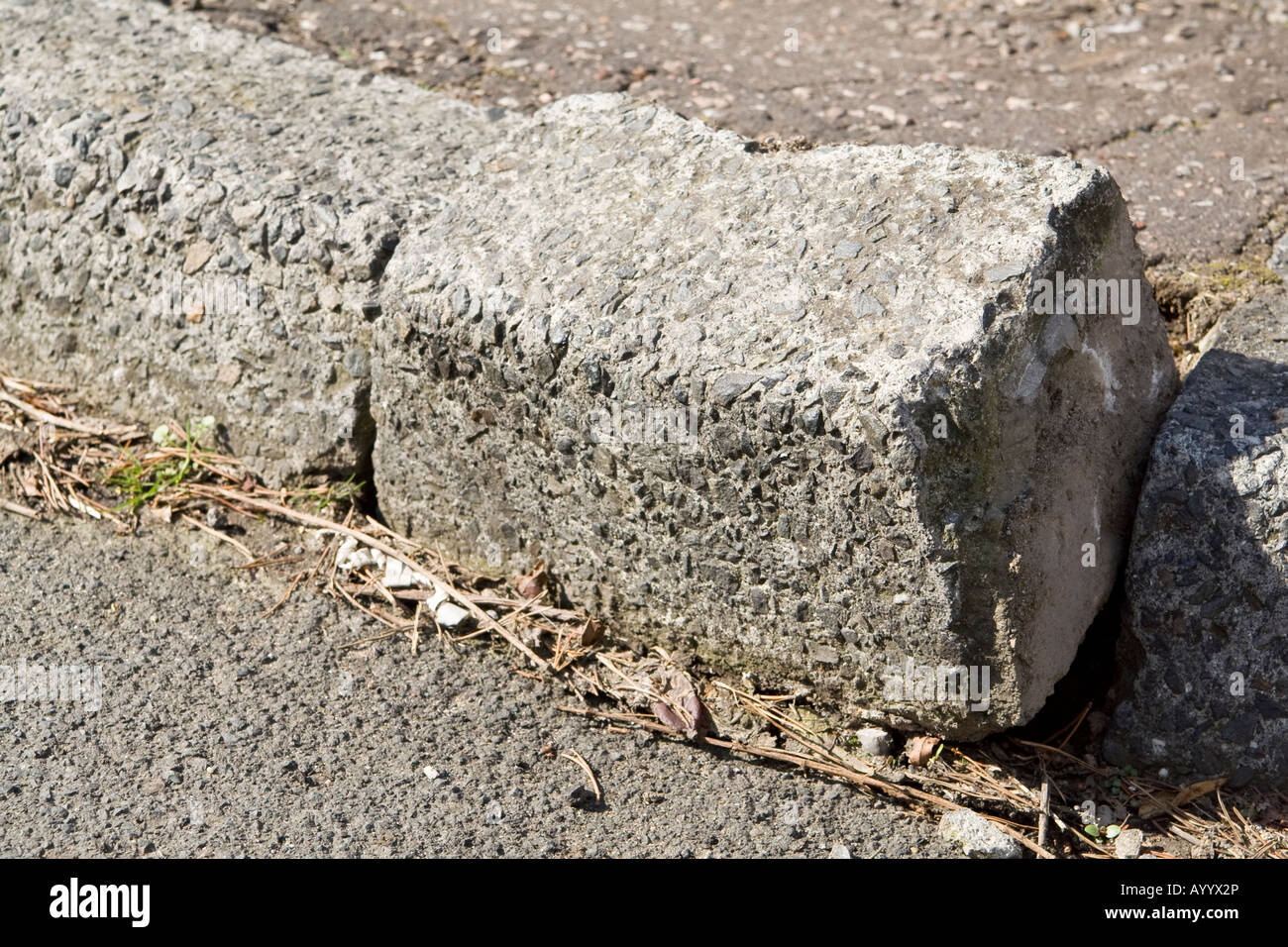Raised kerb hi-res stock photography and images - Alamy