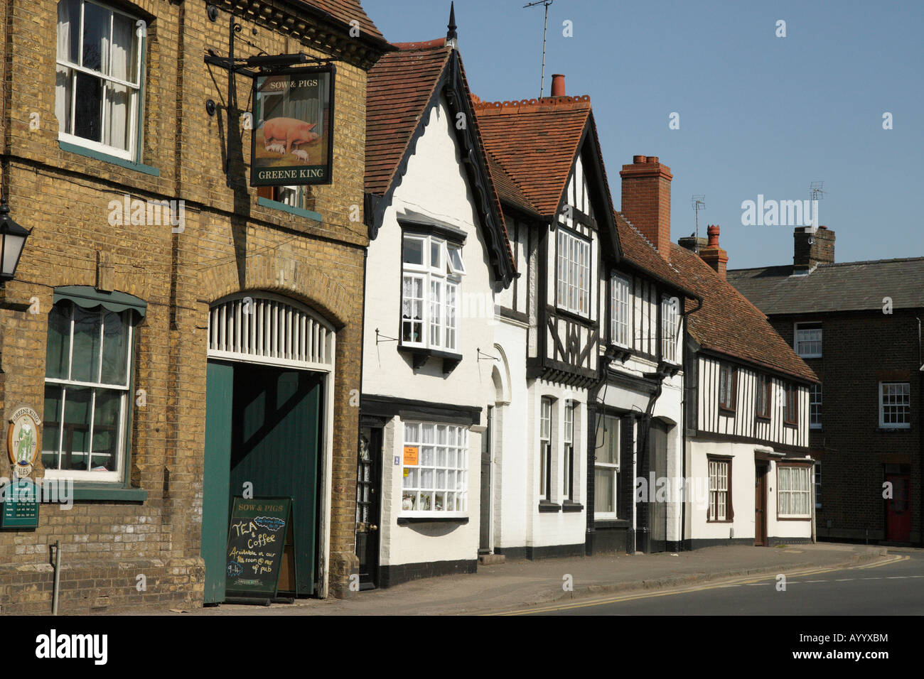 High Street Toddington in Bedfordshire Stock Photo - Alamy