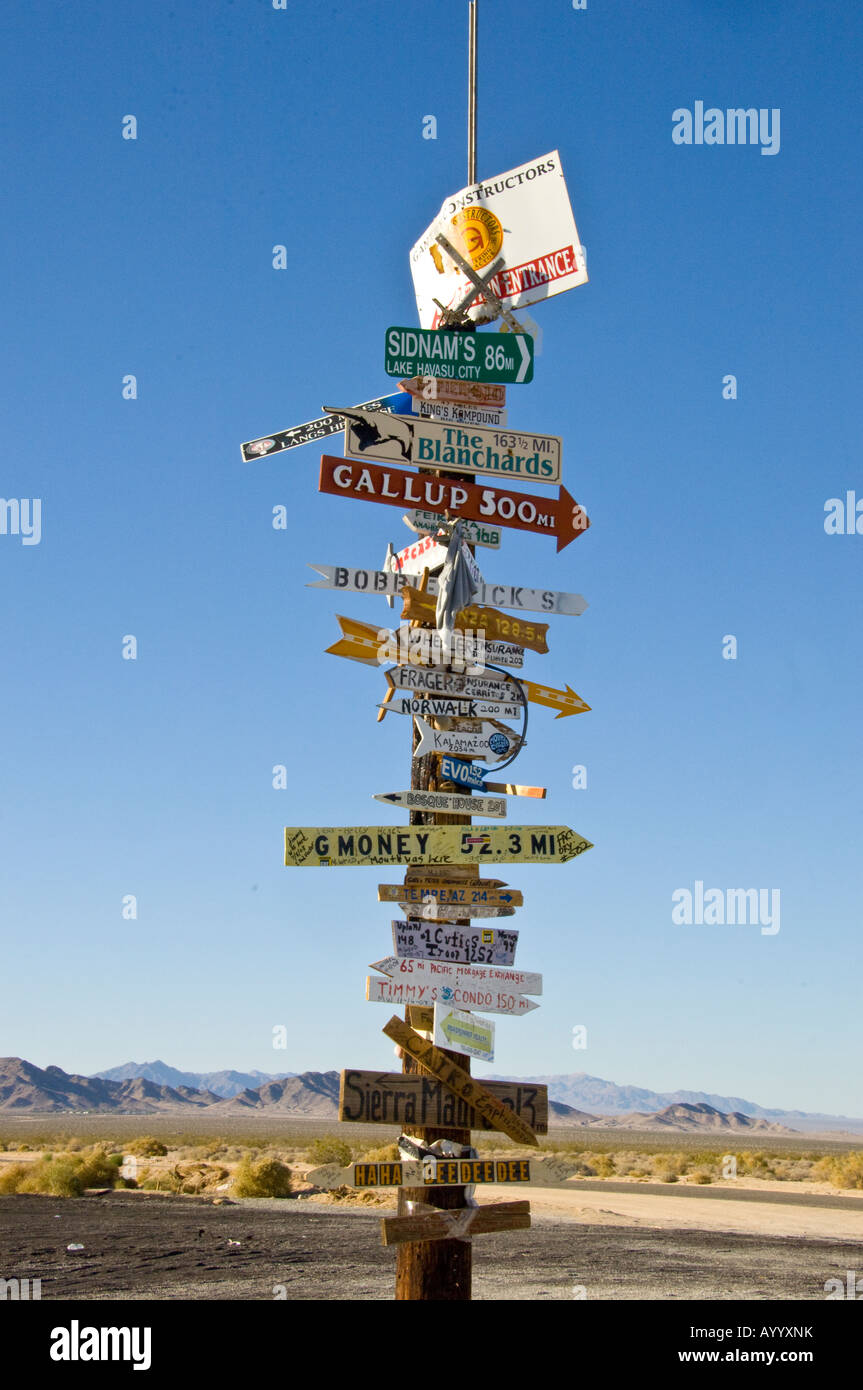 Signs in the desert hi-res stock photography and images - Alamy